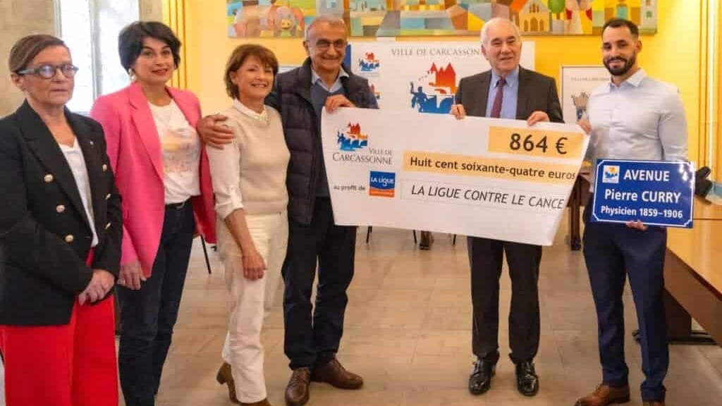 Carcassonne : la plaque 'Pierre Curry' vendue 864 euros lors des enchères