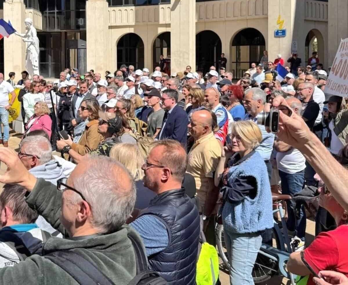 Montpellier : les anti-ZFE ont scandé leur désaccord devant la métropole