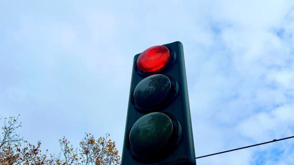 "Supprimer les feux rouges, les lignes blanches, les panneaux" : les ...